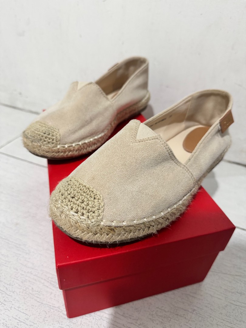 Cln loafers, Women's Fashion, Footwear, Loafers on Carousell
