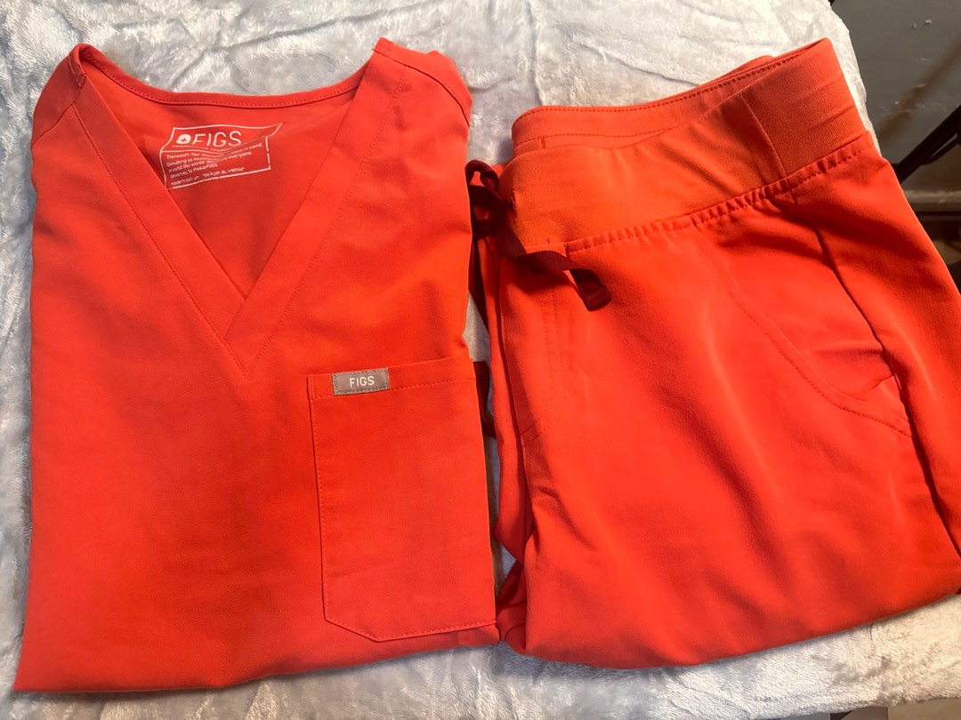 Figs USA original scrubs, Women's Fashion, Activewear on Carousell