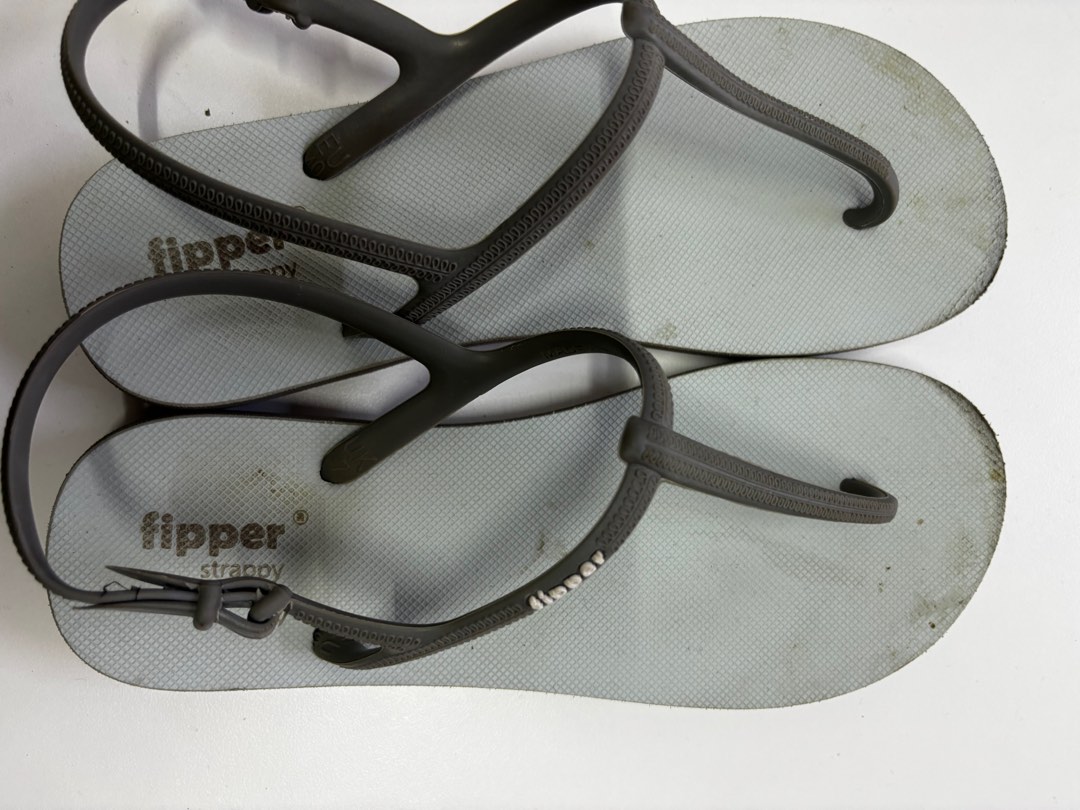 Flipper sandal, Women's Fashion, Footwear, Flipflops and Slides on ...