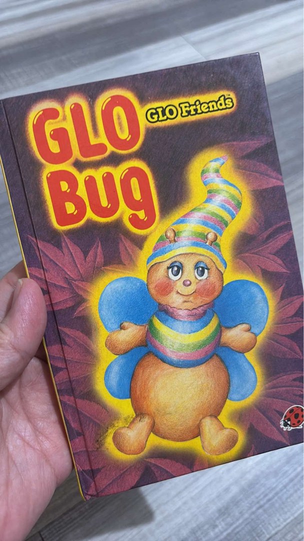 Globug book gloworm , Hobbies & Toys, Books & Magazines, Children's Books on Carousell
