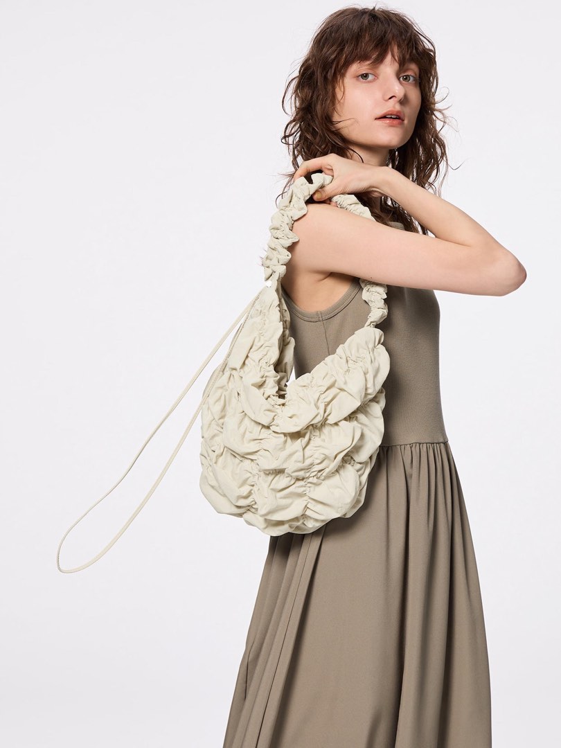 GU Gathered Bag (Adjustable straps) Uniqlo ins, Women's Fashion, Bags ...