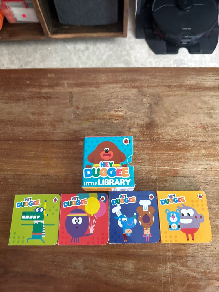 Hey duggee mini book set, Hobbies & Toys, Books & Magazines, Children's ...