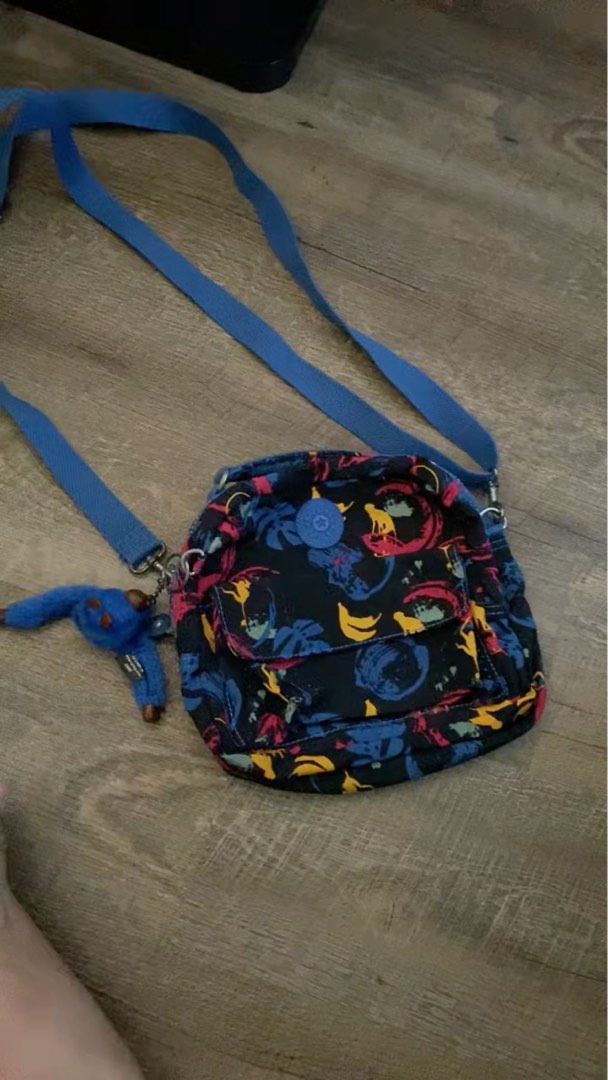 Kipling Mini Puck Bag, Women's Fashion, Bags & Wallets, Cross-body Bags ...