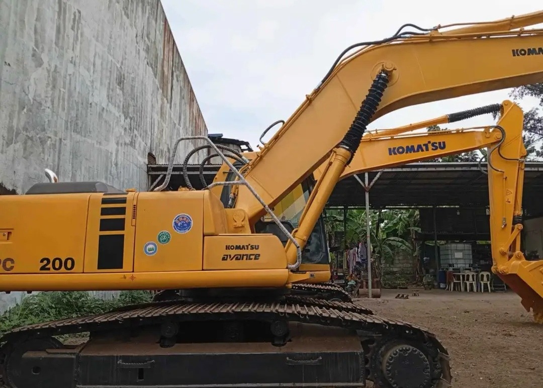 KOMATSU BACKHOE PC200-6, Commercial & Industrial, Construction Tools ...