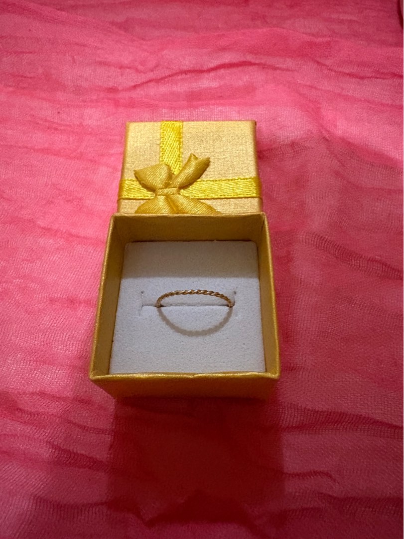 Minimalist Rope ring Pawnable Gold, Women's Fashion, Jewelry ...