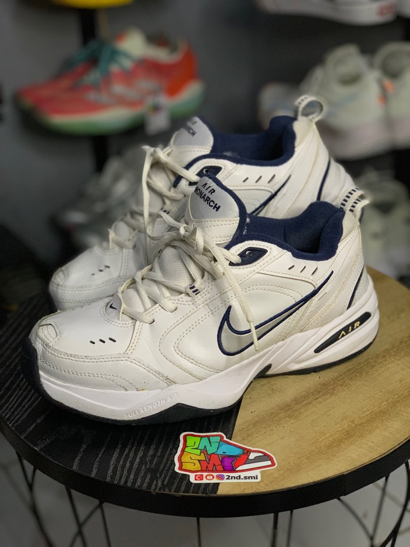 Nike Air Monarch, Fesyen Pria, Sepatu , Sneakers di Carousell