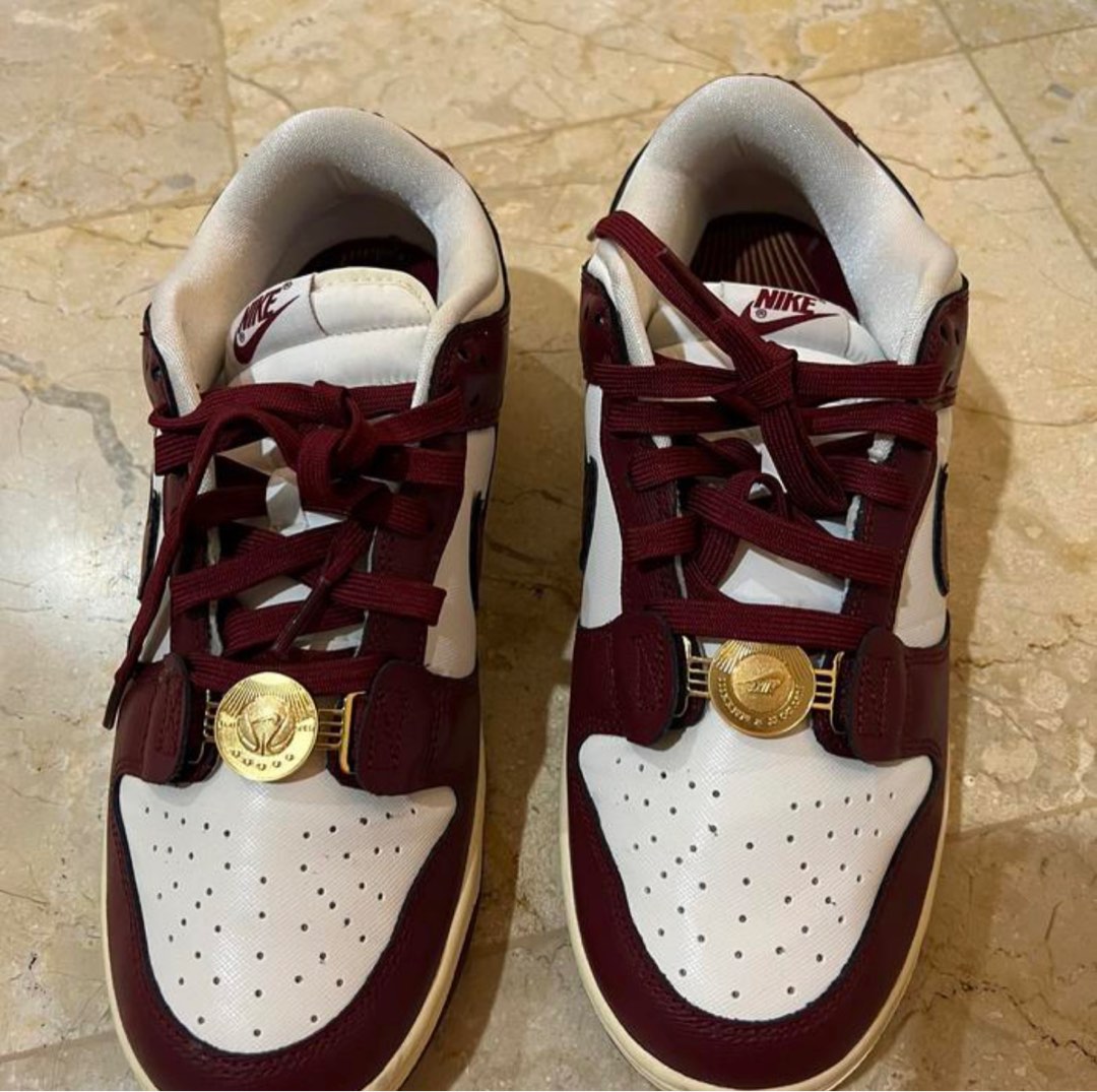 Nike Dunk Low (Limited Edition), Fesyen Wanita, Sepatu di Carousell