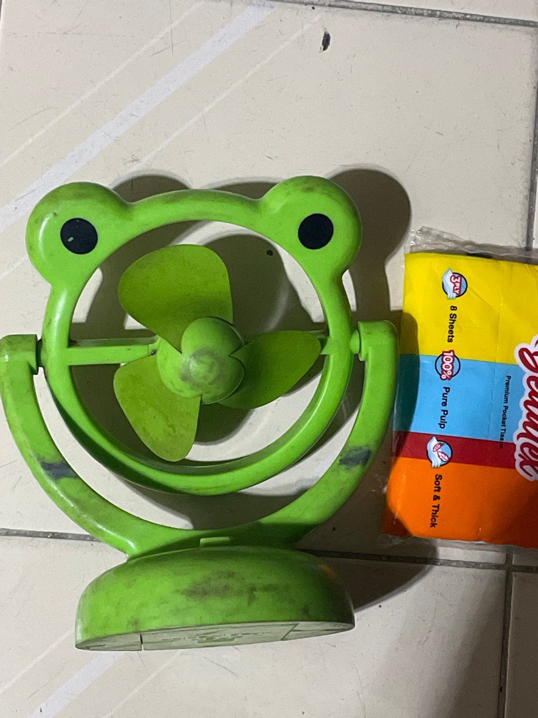 Portable Cute Frog desk fan 3x AA size battery of DC cable, Hobbies ...