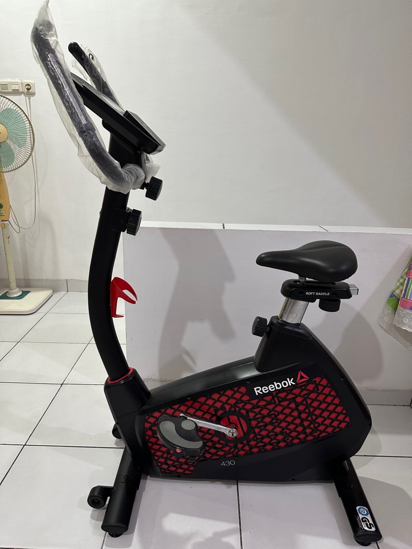 Sepeda statis reebok, Olah Raga, Perlengkapan Olahraga Lainnya di Carousell