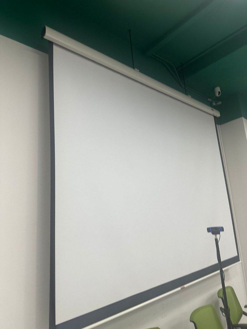 Set Epson Projector eb2155w and screen for classroom, cafe, studio ...