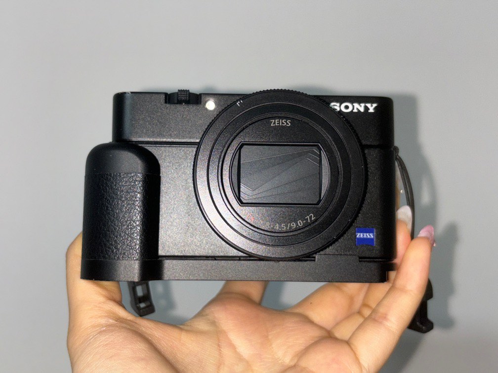 sony rx100 vii mark7 m7 with box, Photography, Cameras on Carousell