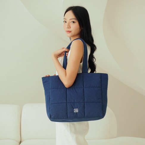 TGS Lorina V2 Puffer Tote Bag - Navy, Women's Fashion, Bags & Wallets ...
