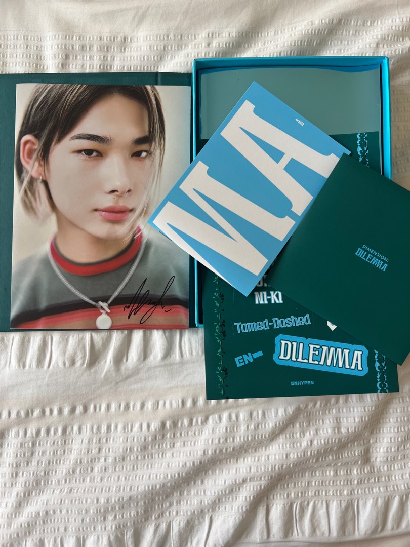 [WTS]Signed by NIKI ENHYPEN POSTER DIMENSION DILEMMA, Hobbies & Toys ...