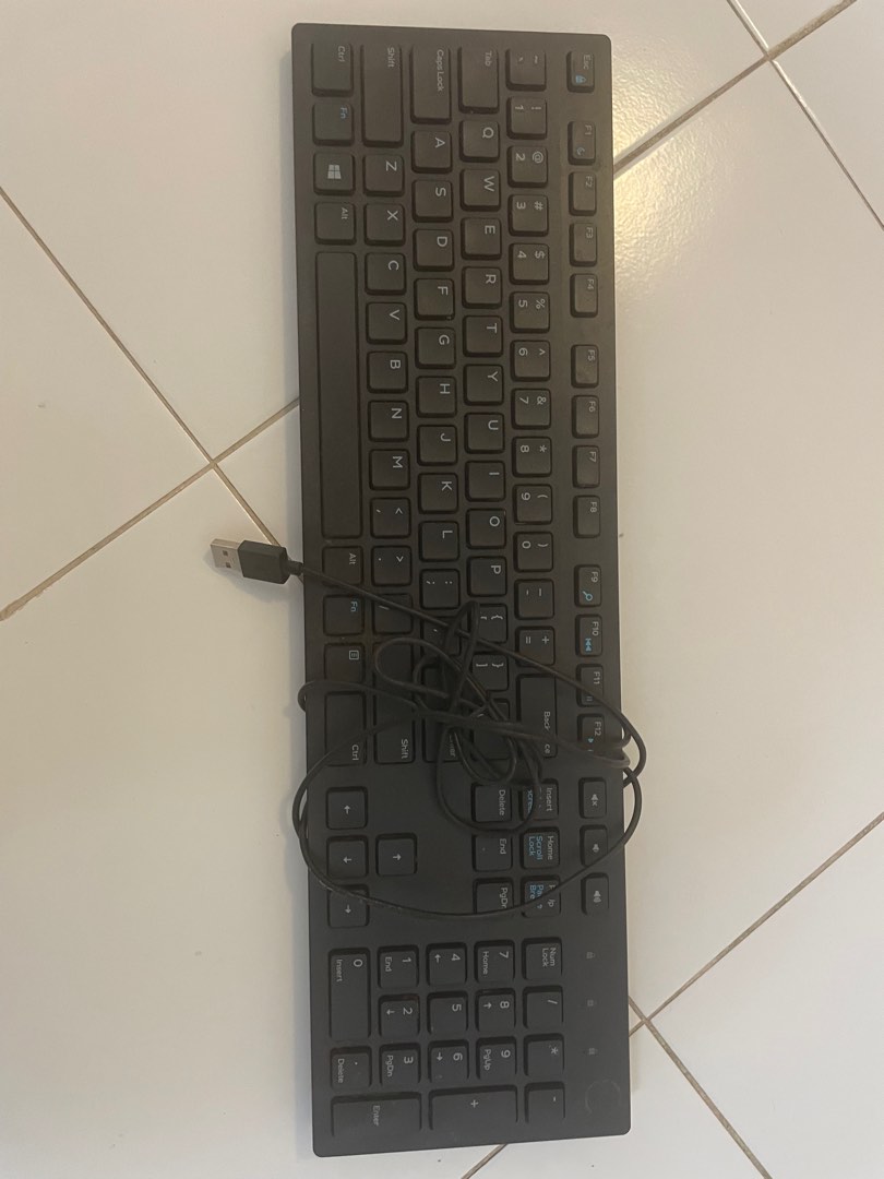 Computer keyboard - USB connector, Computers & Tech, Parts ...