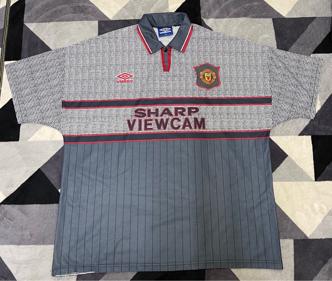 manchester united, Men's Fashion, Activewear on Carousell