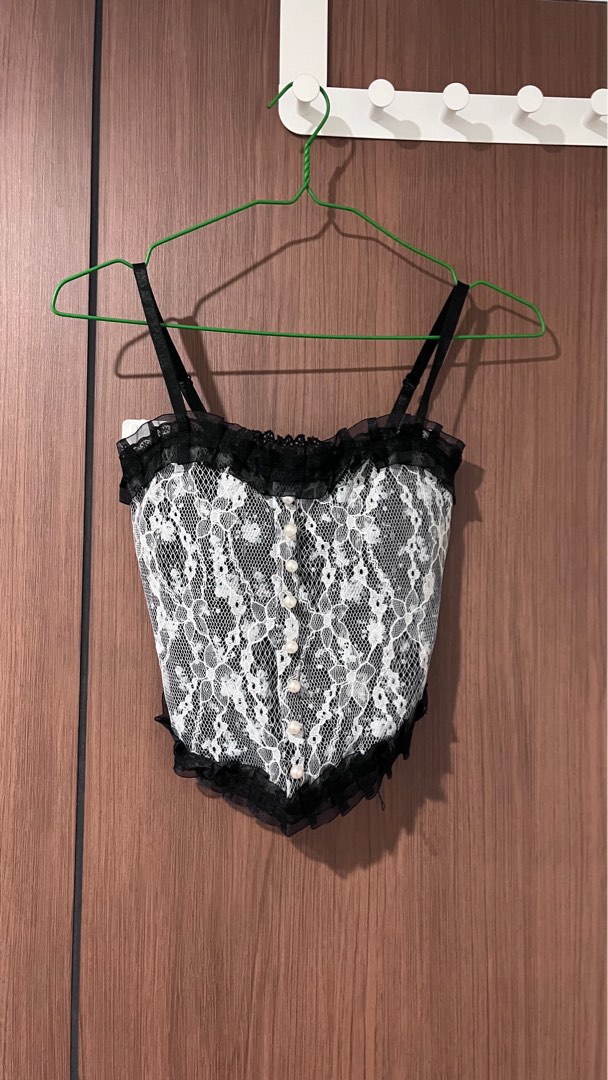 Tanktop kemben jisoo blackpink hitam renda coquette m, Fesyen Wanita ...