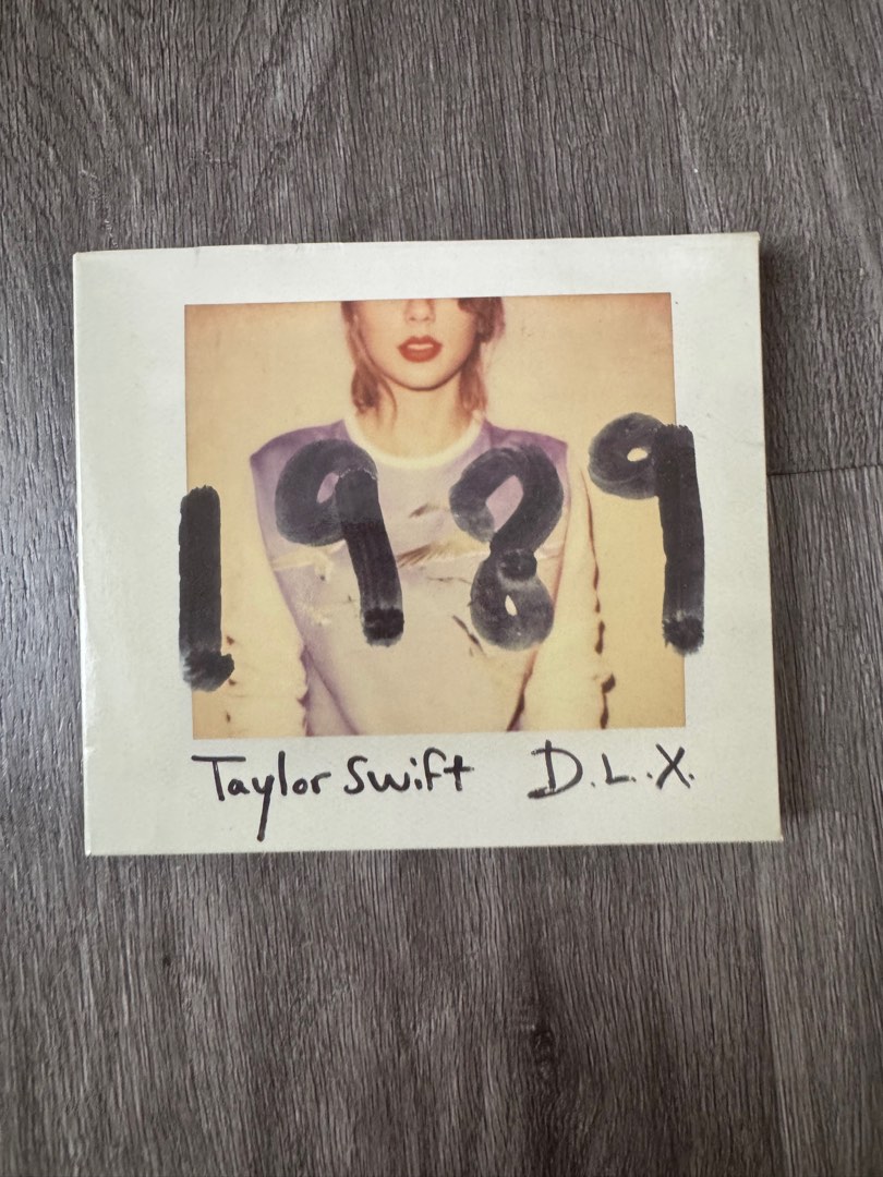 1989 Deluxe Taylor Swift Album CD, Hobbies & Toys, Music & Media, CDs ...