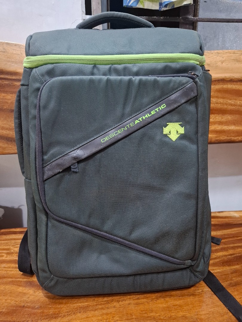 DESCENTE TRAVEL BACKPACK, Men's Fashion, Bags, Backpacks on Carousell