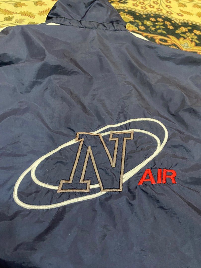Nike air max vintage windbreaker, Men's Fashion, Activewear on Carousell