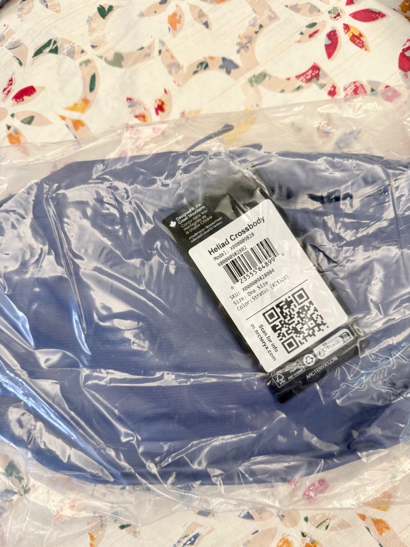 始祖鳥 Arc'teryx Heliad 6L 斜肩包 (雲層藍 Stratus) 一個, 體育器材, 健行及露營在旋轉拍賣