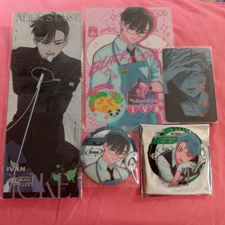 Alien Stage Café standee/badges (Sua & Mizi), Hobbies & Toys ...