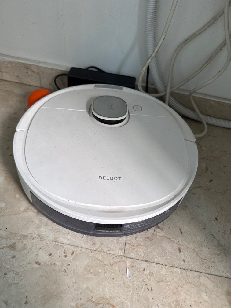 Deebor Robo cleaner - working condition, TV & Home Appliances, Vacuum ...
