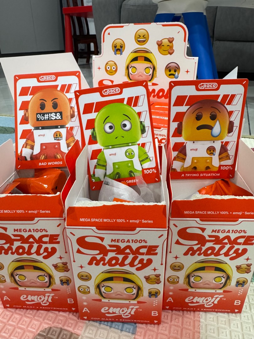 Space Molly Emoji 100%, Hobbies & Toys, Collectibles & Memorabilia, Fan ...