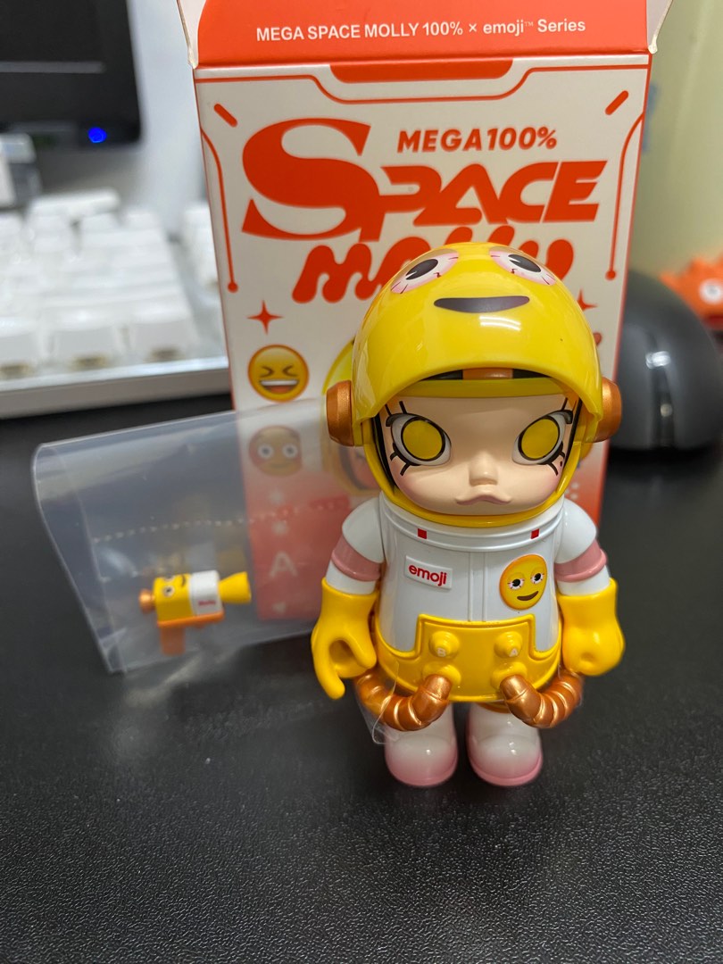 Space Molly EMOJI 系列, 書籍、休閒與玩具, 玩具、公仔、桌遊在旋轉拍賣