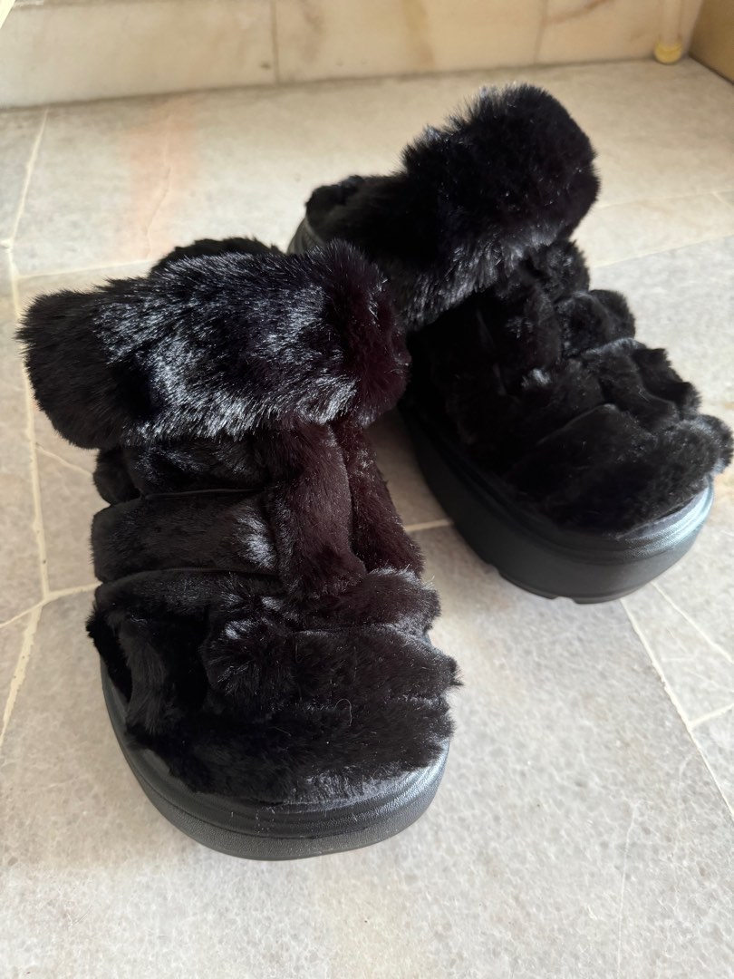 CROCS Stomp Lined Quilted Clog, Women's Fashion, Footwear, Flipflops ...