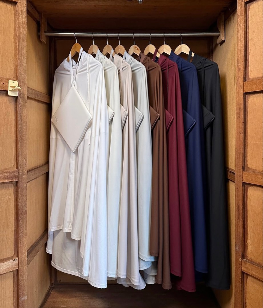 Tudung People Aman Prayer Wear in Burgundy, Women's Fashion, Muslimah ...