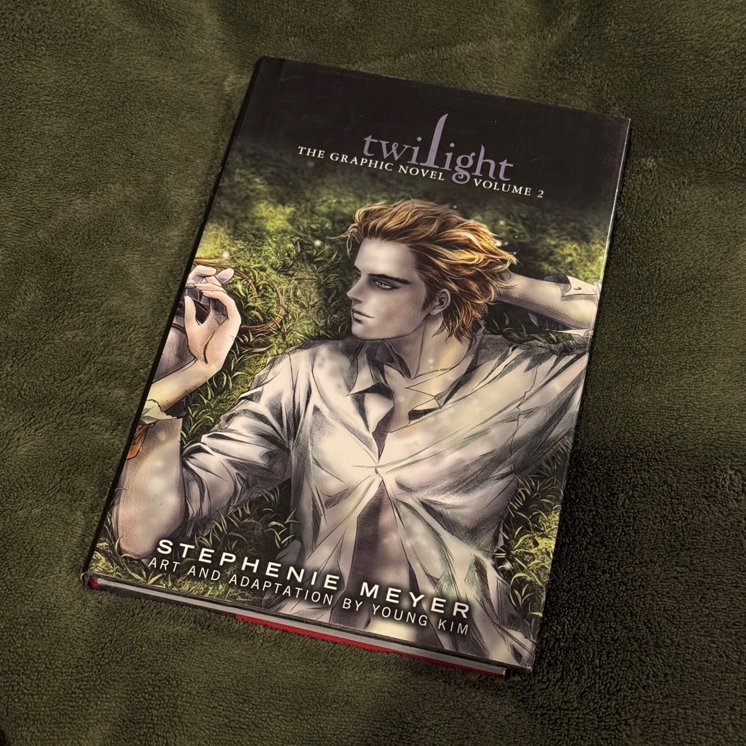 Twilight graphic novel volume 2, Hobbies & Toys, Books & Magazines ...