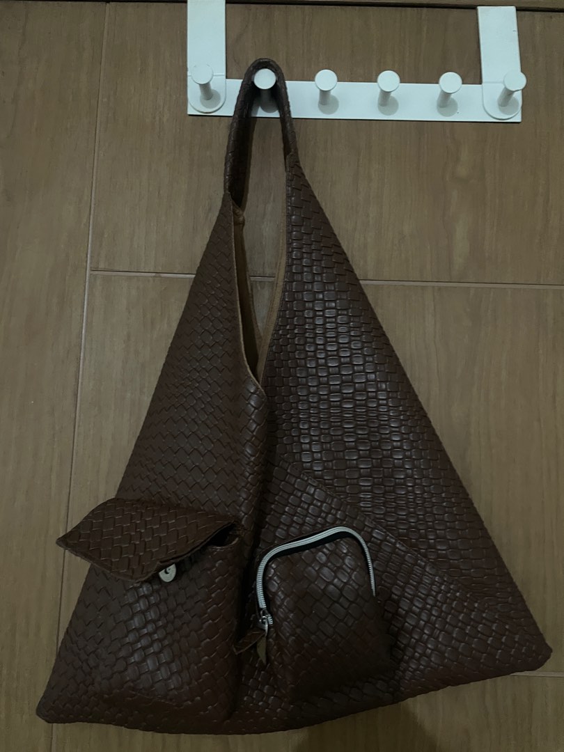 Clox Bag Medium Limited Studio, Fesyen Wanita, Tas & Dompet di Carousell