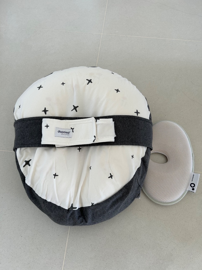 Doomoo softy feeding pillow with lounging cover and an ergonomic head ...
