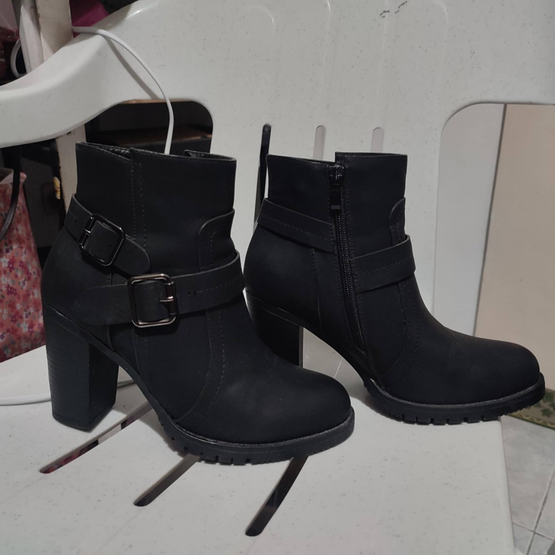 GIBI SHOES: Heeled Boots, Women's Fashion, Footwear, Boots on Carousell