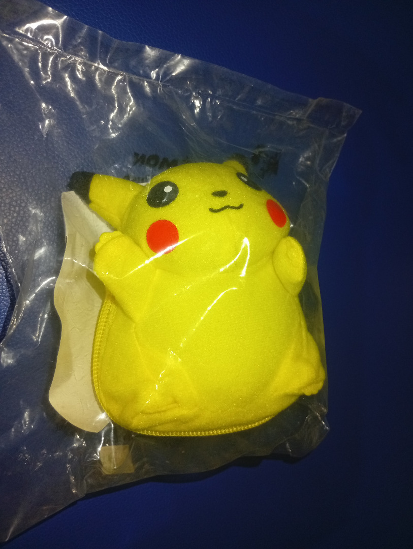 3-piece set: (1) Reversible KFC plush toy Pikachu / Raichu (2) Pikachu ...