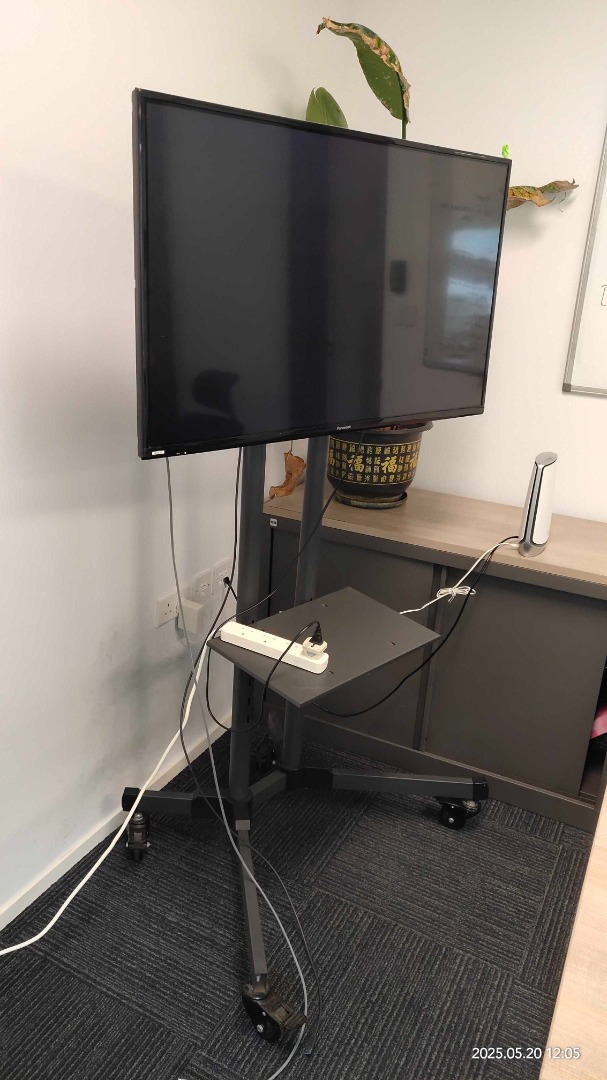 Sharp 42" inch TV with movable TV Stand, 家庭電器, 電視 & 其他娛樂, 電視 - Carousell