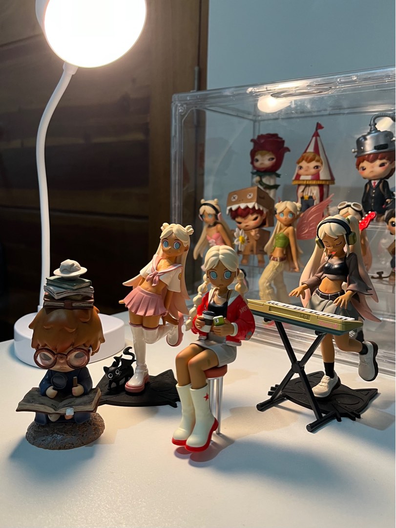 peach riot rise up poppy figures, Hobbies & Toys, Toys & Games on Carousell