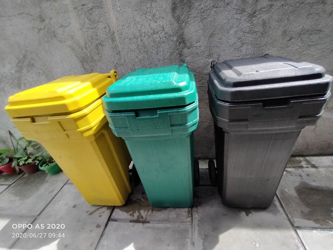 Roller King Trash Bin, Furniture & Home Living, Cleaning & Homecare ...