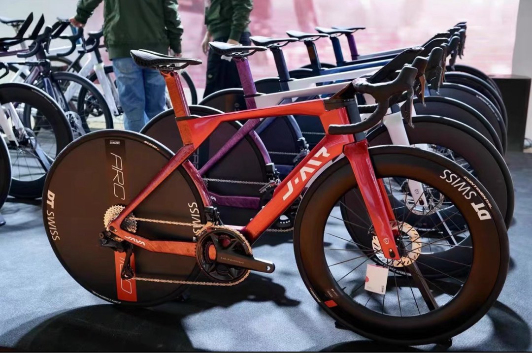 2025 新款 JAVA VITTORIA / AIR 鋁合金/碳纖維公路車 送水架前後蛙燈, 運動產品, 單車及配件, 單車 - Carousell