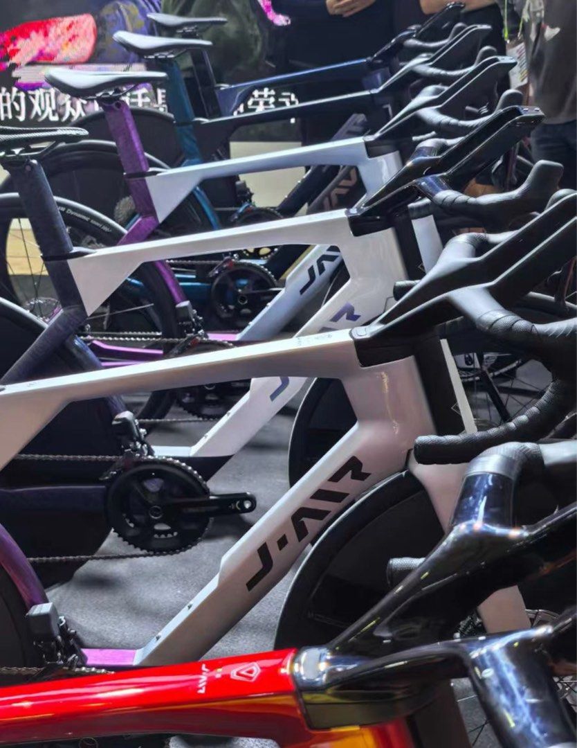 2025 新款 JAVA VITTORIA / AIR 鋁合金/碳纖維公路車 送水架前後蛙燈, 運動產品, 單車及配件, 單車 - Carousell