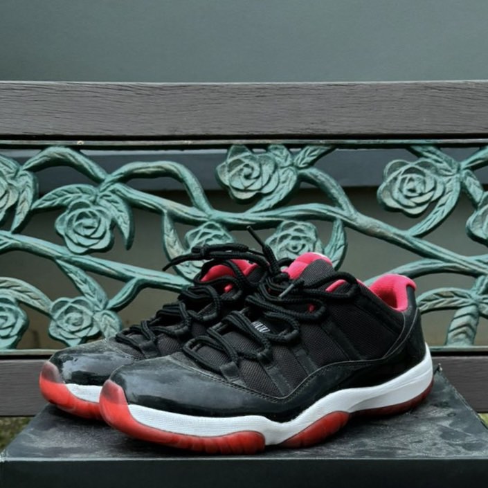 AIR JORDAN 11 BRED LOW, Men's Fashion, Footwear, Sneakers on Carousell