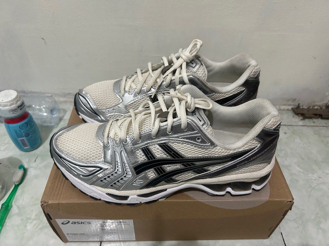 Asics gel kayano 14 size 44, Fesyen Pria, Sepatu , Sneakers di Carousell