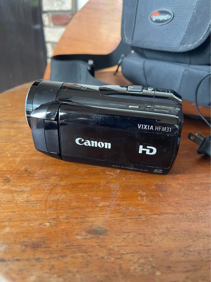 Canon VIXIA HMF31 (PLS READ THE DESCRIPTIONS), Photography, Video ...
