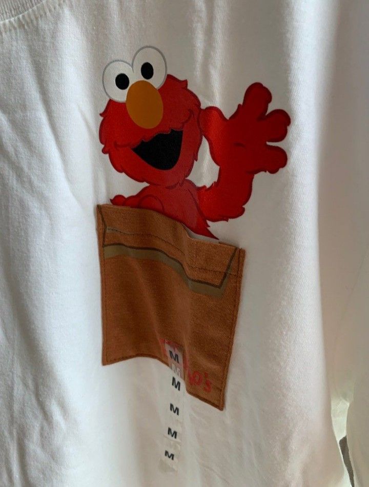 Elmo Sesame Street Original, Fesyen Pria, Pakaian , Atasan di Carousell