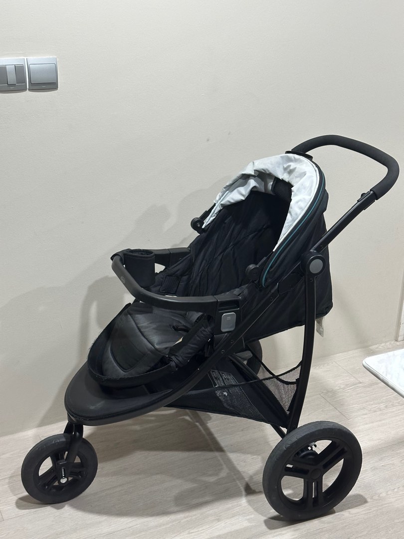 Graco Travel stroller and car seat system, Babies & Kids, Going Out ...
