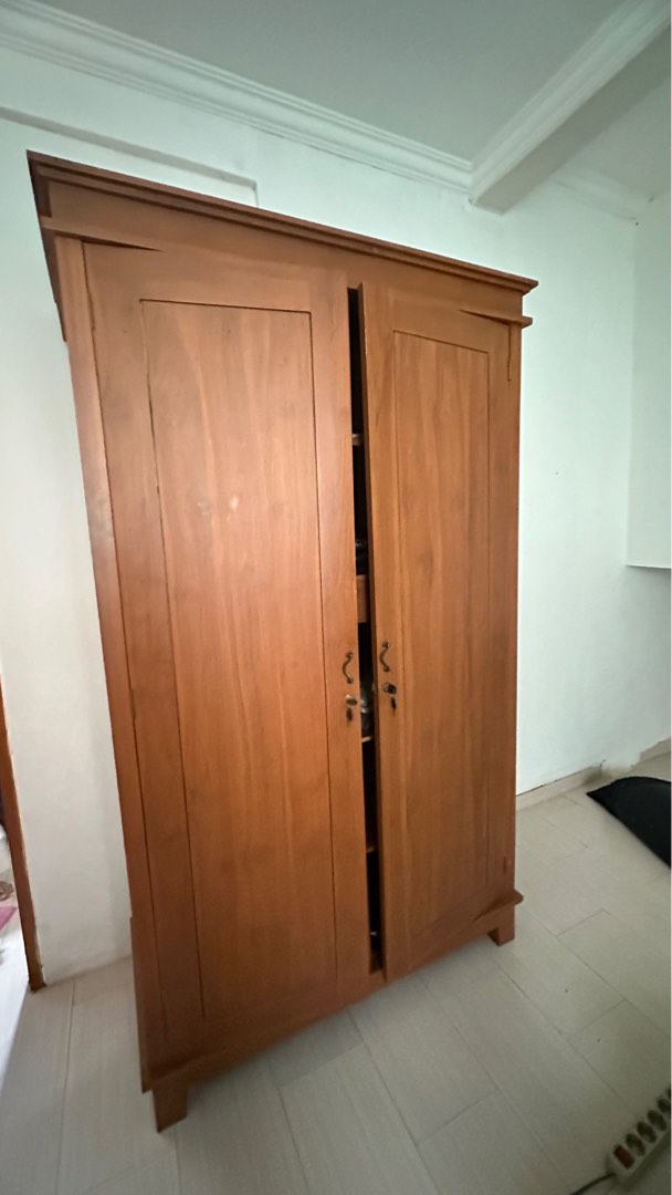 Lemari 2 Pintu kayu, Perabotan Rumah di Carousell