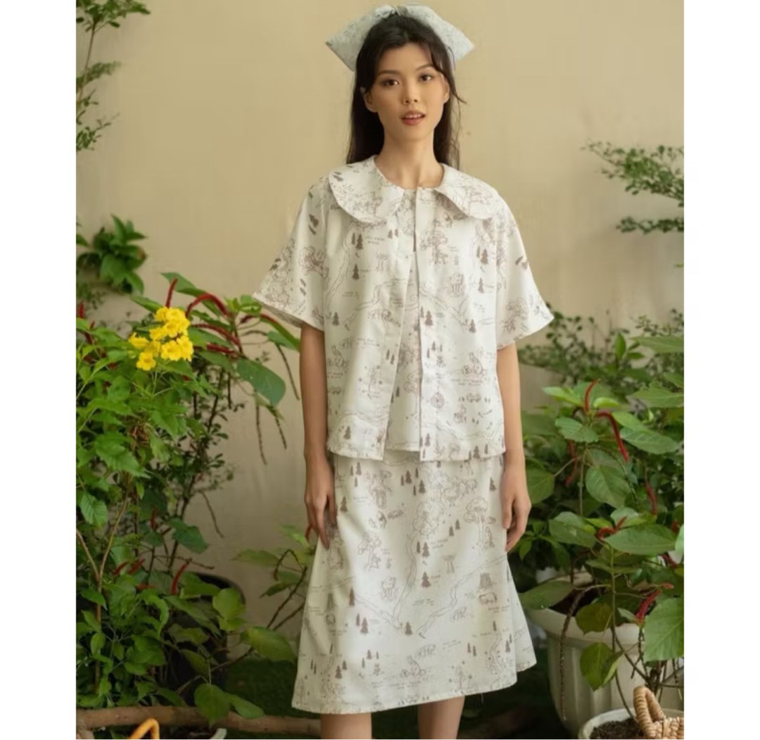 NEW NOVERE Scallop Top Winnie The Pooh SM, Fesyen Wanita, Pakaian Wanita, Atasan di Carousell