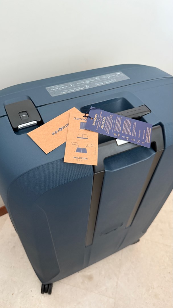 Samsonite ESSENS SPINNER 81/30, Hobbies & Toys, Travel, Luggage on ...