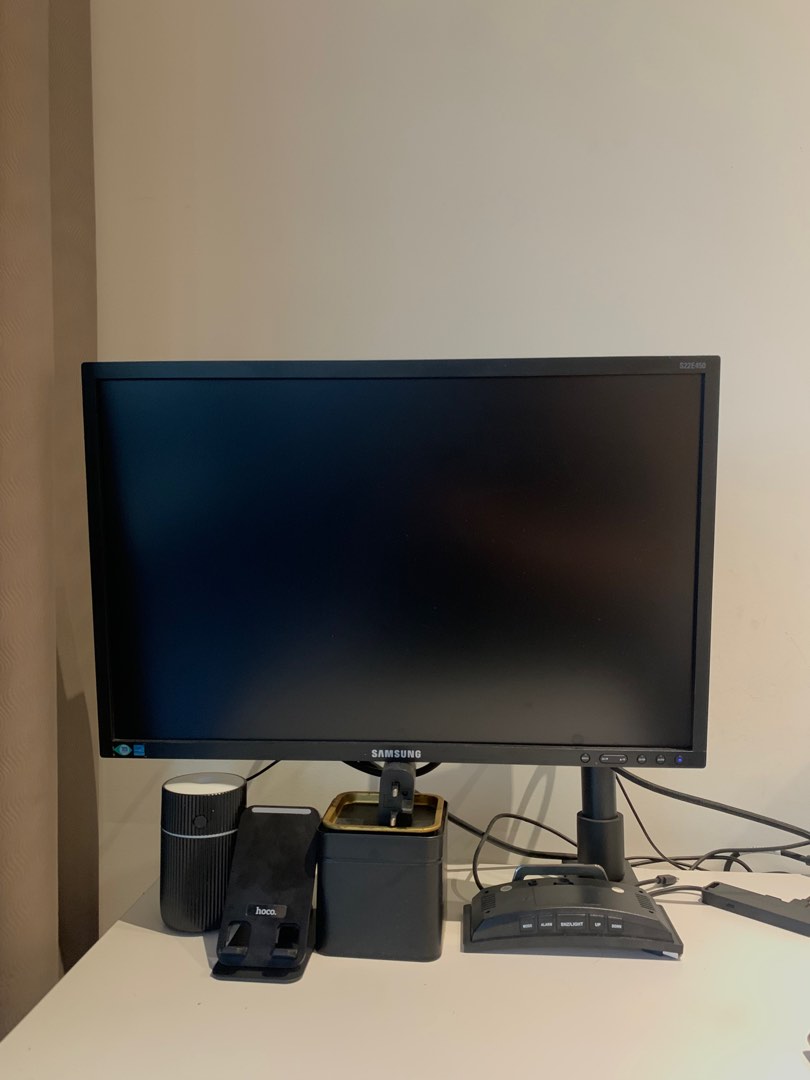 Samsung Monitor with table stand, Computers & Tech, Desktops on Carousell