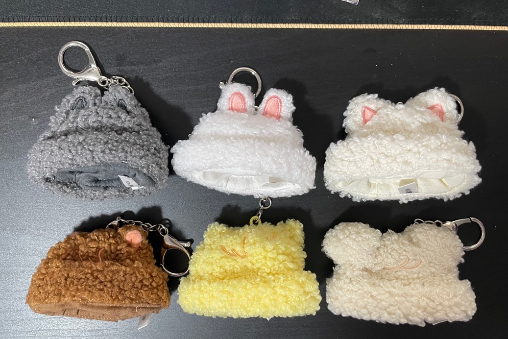 Stray Kids SKZOO Mini Boa Hats, Hobbies & Toys, Memorabilia ...